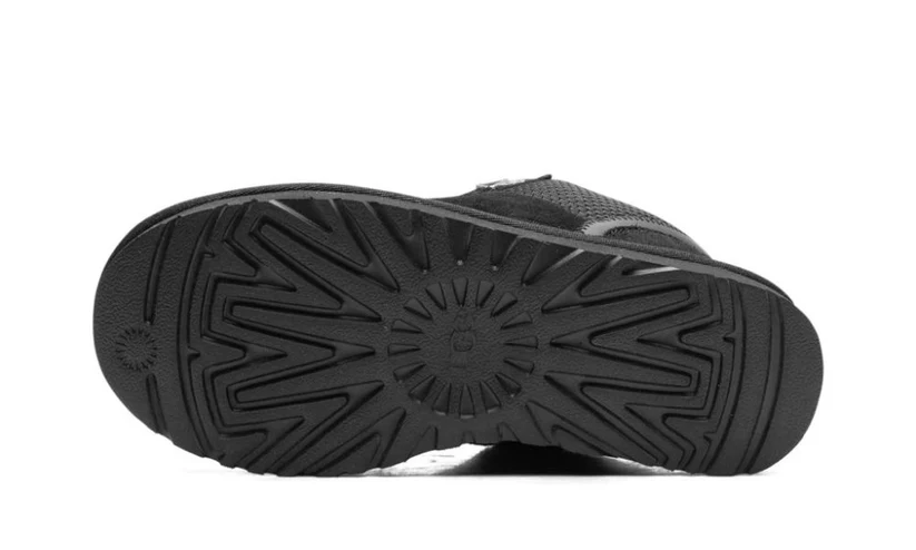UGG LOWMEL BLACK | Tekkies Store